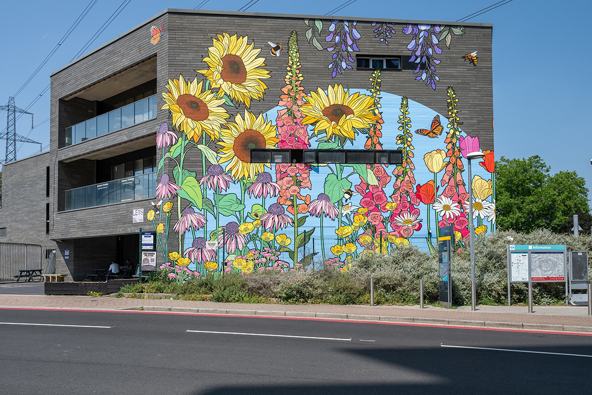 Royal Docks Originals unveils new mural by Graphic Rewilding | Royal Docks